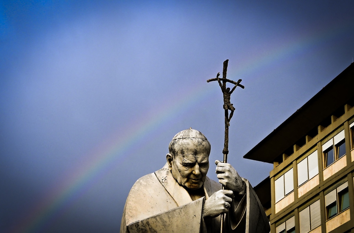 At Gemelli, the (discreet) signs of the Pope's presence