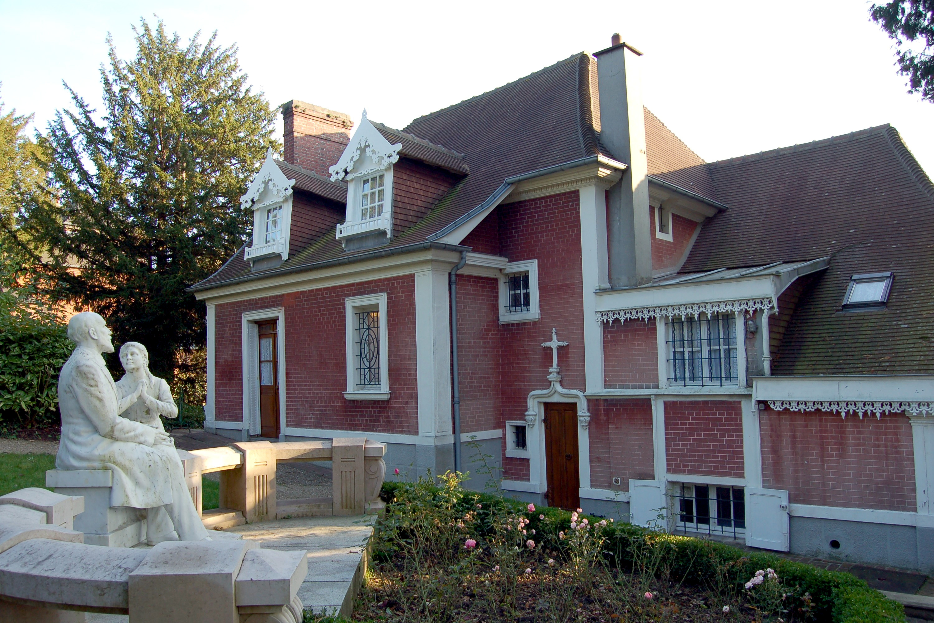 Where to visit St. Thérèse, canonized 100 years ago (Photos)