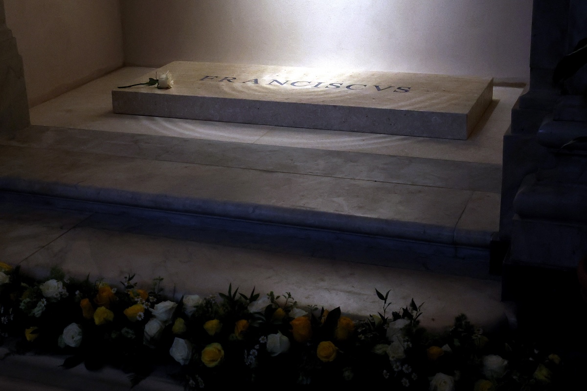 Designers up in arms over Pope Francis' tomb