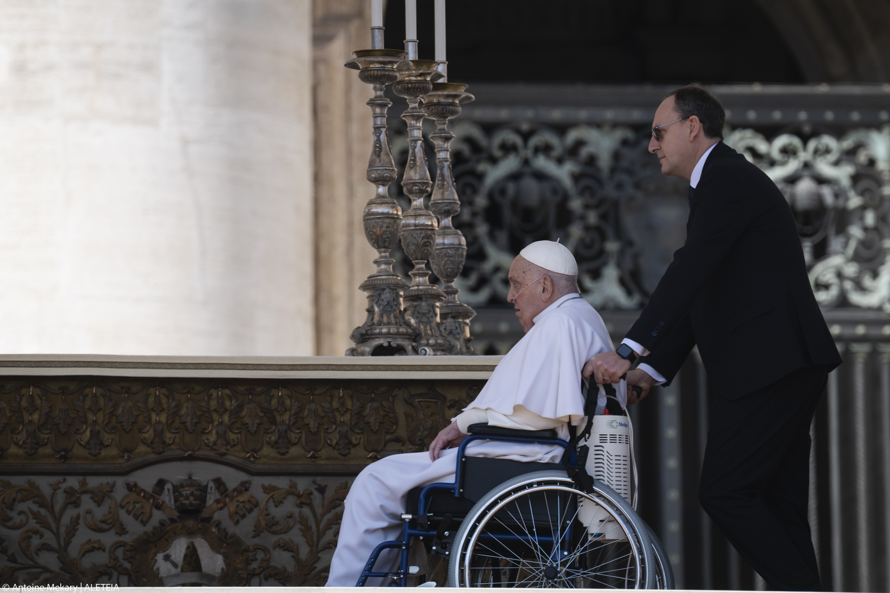 Pope “is doing very well,” says doctor Sergio Alfieri