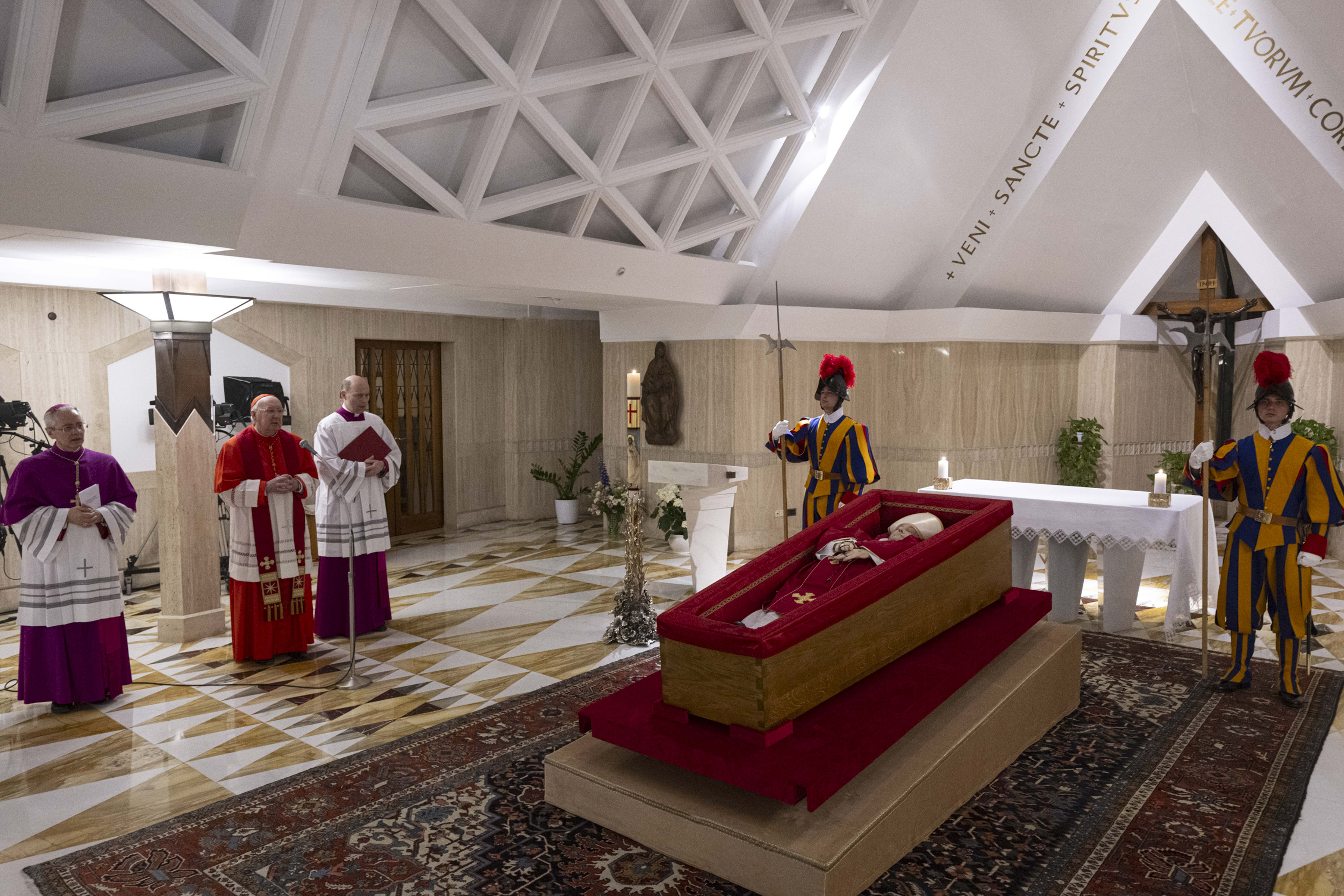 Prayer for the repose of the soul of Pope Francis (Photos)