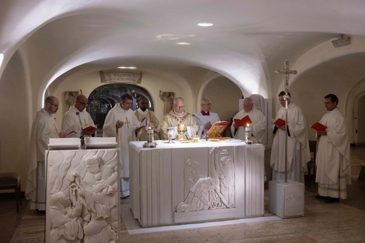 Pope Leo, with his brother, celebrates Mass at St Peter tomb