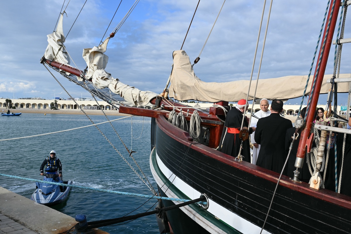 Pope aboard! Leo visits youth sailing on mission of hope